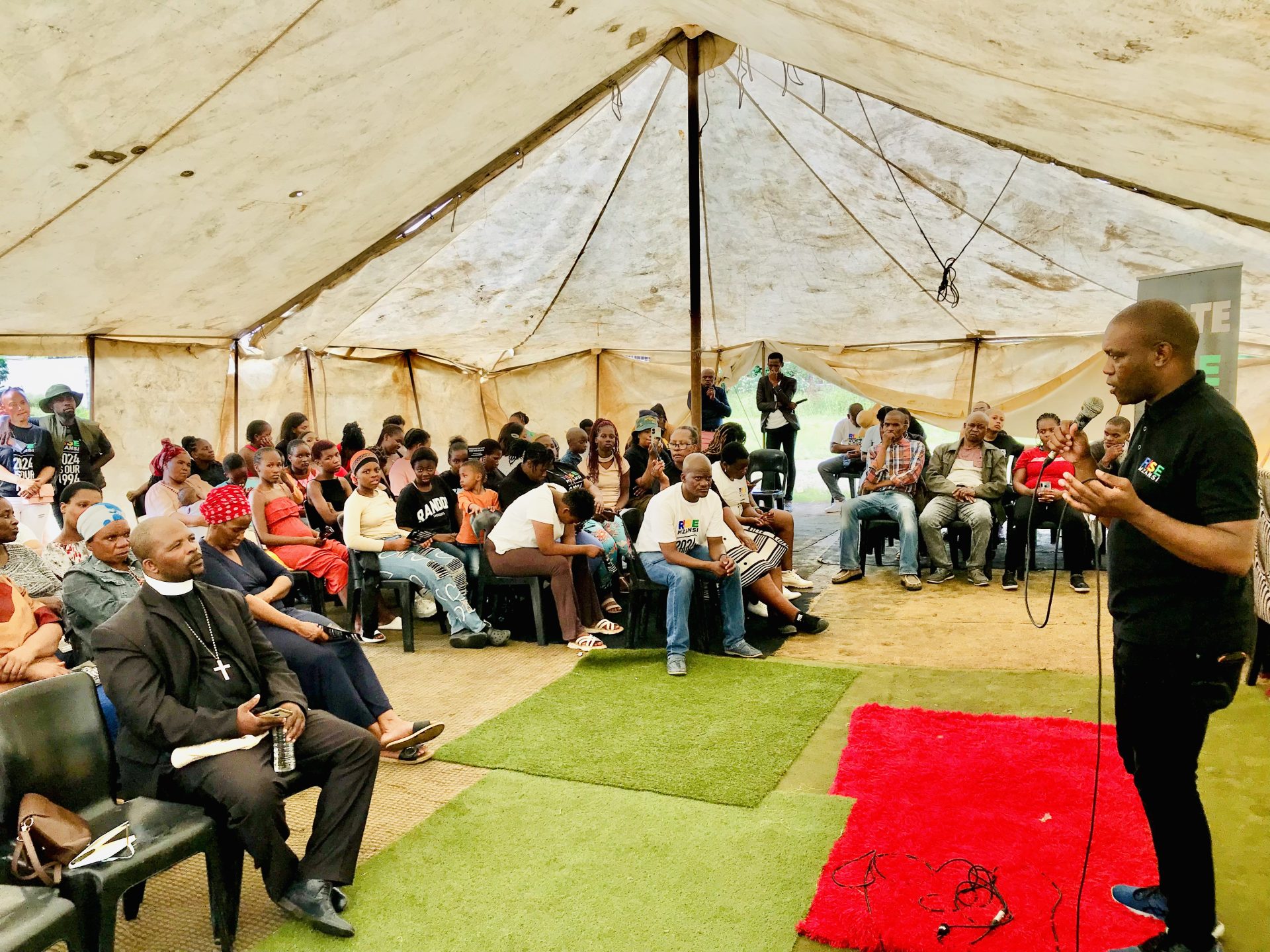 Umbutho omtsha iRise Mzansi ubuseDuncan Village izolo. | EC Indaba