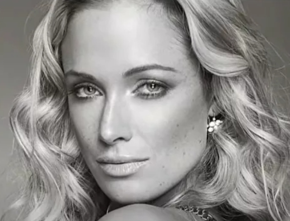 Umama kaReeva ukhuphe ingxelo ebuhlungu ngomhla wengqawule kaPistorius ...