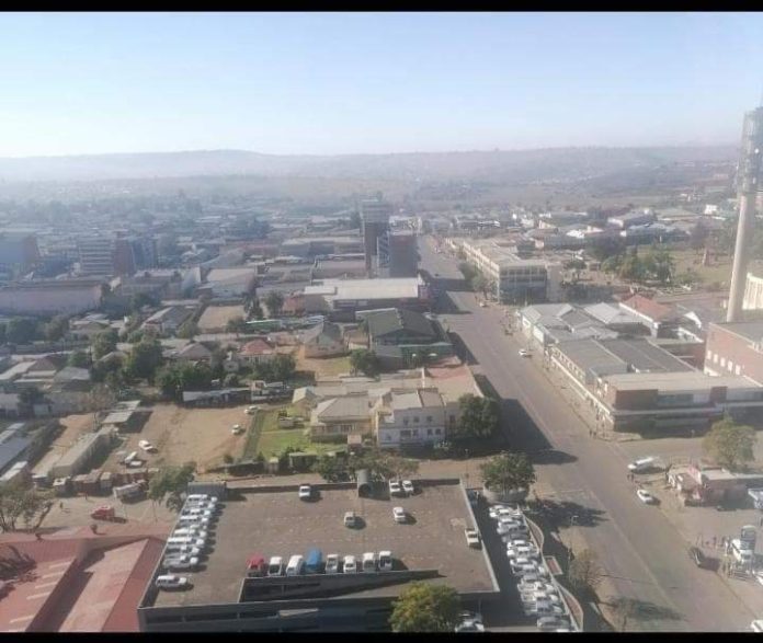 Sithe tshe kancinci kwinkundla kamantyi eMthatha isibini esityholwa ...